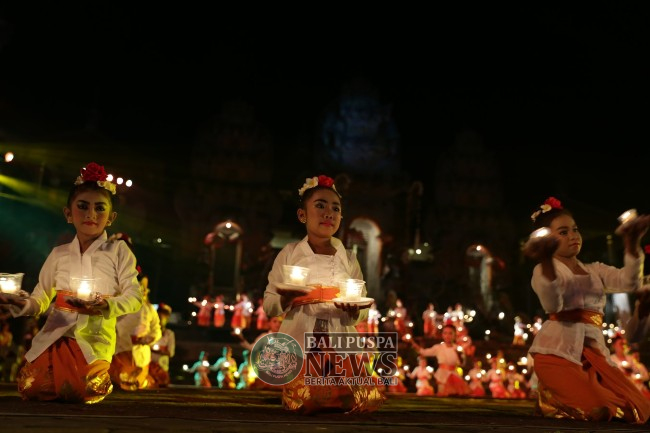 Tarian Kolosal Meriahkan Malam Puncak Kota Gianyar - Berita Bali ...