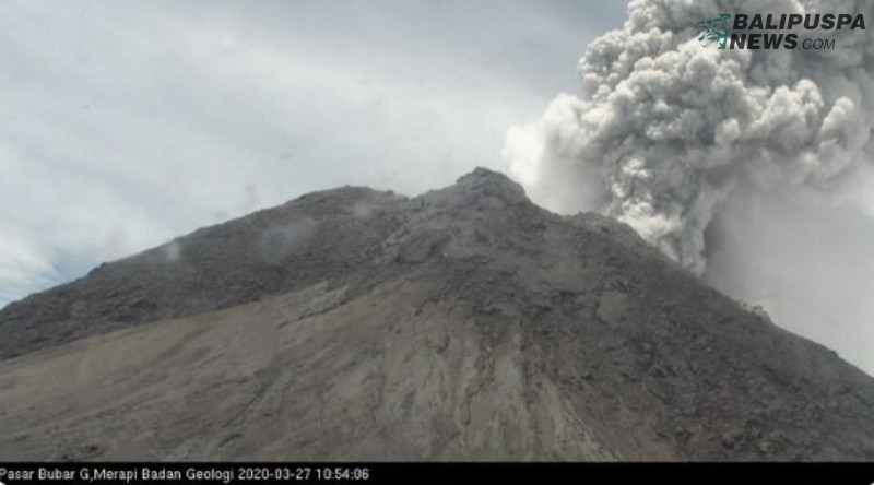 Gunung Merapi Erupsi, Semburkan Abu Setinggi 5000 Meter - Balipuspanews.com