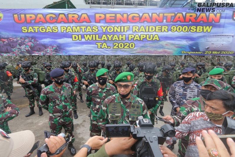 Panglima Kodam IX Udayana Lepas 450 Prajurit Yonif Raider 900/SBW ke Provinsi Papua - Berita ...