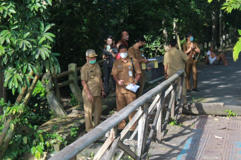 Tinjau Jembatan Tukad Pedih, Bupati Gede Dana Perintahkan Dinas PUPR Segera Perbaiki ...