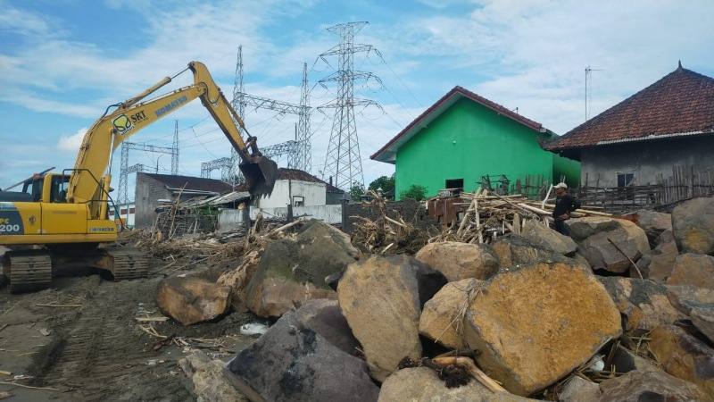 Terkendala Kabel Bawah Laut, Pembangunan Senderan Nungkak 50 Meter ...