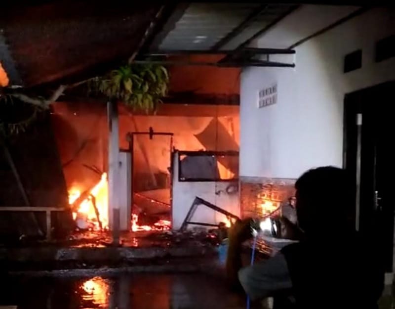 Ditinggal Sembahyang, Rumah, Dapur, dan Gudang Terbakar - Balipuspanews.com