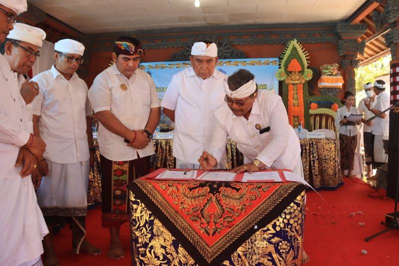 Bendesa dan Prajuru di Tiga Desa Adat Dikukuhkan - Sumber : Balipuspanews.com - BeritaSatu Network