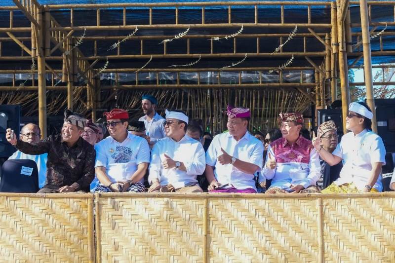 Serangkaian Acara WWF Ke-10, Bupati Badung Hadiri Upacara Ritual Segara ...