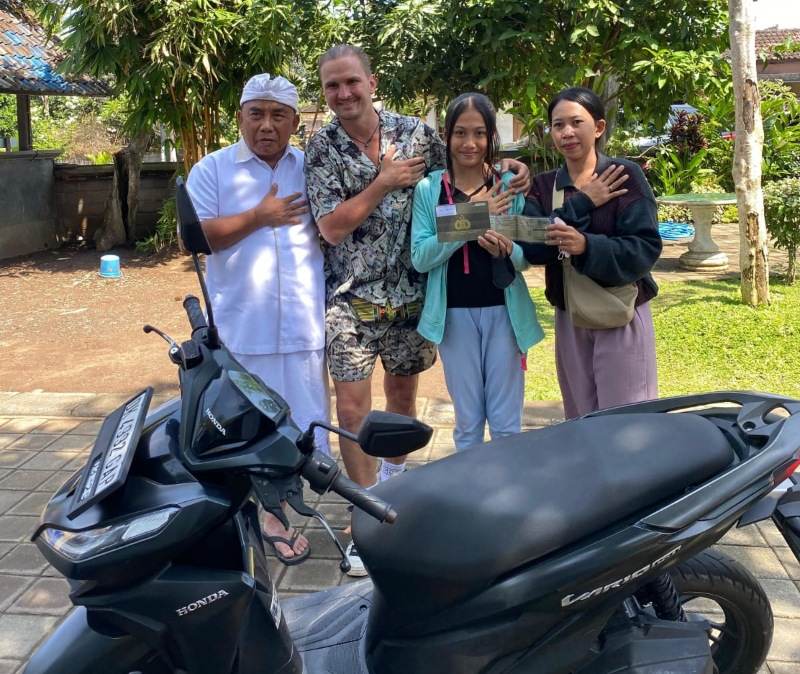 Influencer Asal Rusia, Mr. "Thank You " Sumbang Tiga Bantuan untuk ...