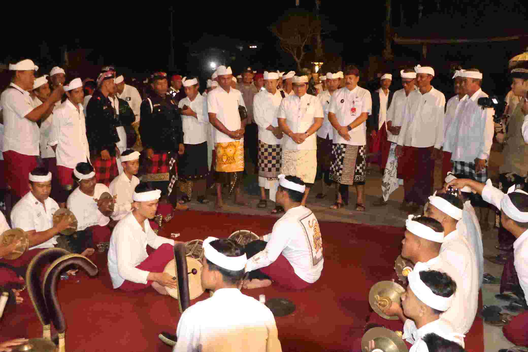 Wagub Giri Prasta Ajak Krama Desa Adat Gunung Kangin Perkuat Adat ...