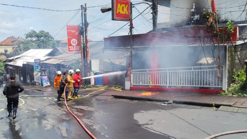 Si Jago Merah Bakar Outlet ACK Bualu, Diduga Akibat Kebocoran Tabung ...